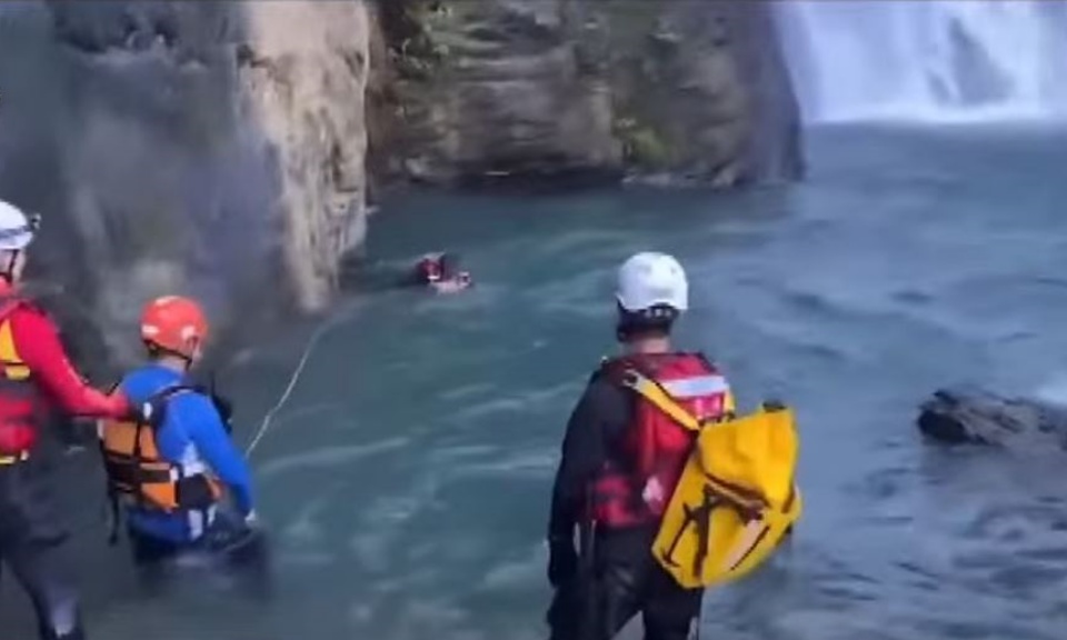 飛龍瀑布溯溪意外2死3失蹤 5受困者獲救 — TITV News 原視新聞網