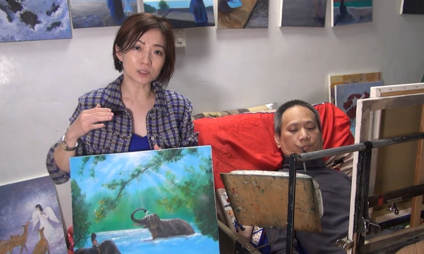 15歲遇禍致癱瘓 金根鴻口銜畫筆彩繪人生 — TITV News 原視新聞網