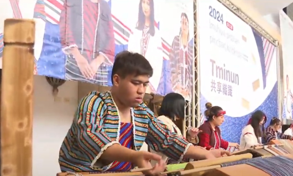 跳脫「織女」性別分工 2青年投入技藝傳承行列 — TITV News 原視新聞網