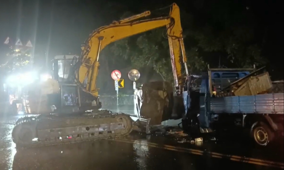 太麻里台9線落石意外 駕駛受困車內已獲救 — TITV News 原視新聞網