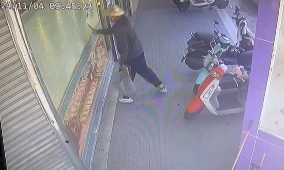 台東男持榔頭砸窗搶銀樓 女子率先奮勇壓制 — TITV News 原視新聞網